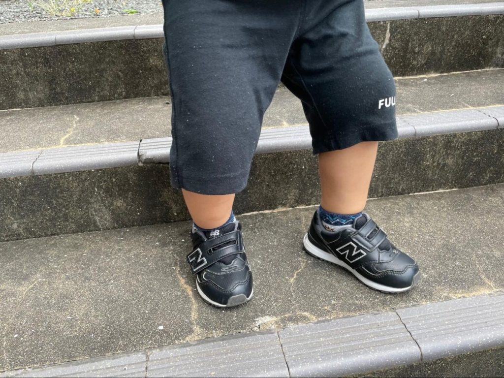 ニューバランスのキッズスニーカー313のサイズ感・履き心地レビュー！ | わちろぐ